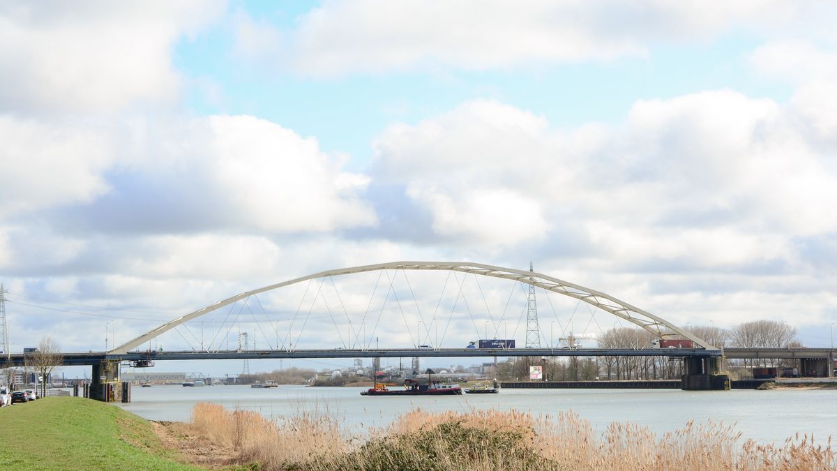 Merwedebrug in de N3 weer open - Rijnmond