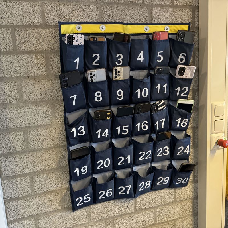 Telefoonverbod op school? Niet voor scholieren uit Echt - L1 Nieuws