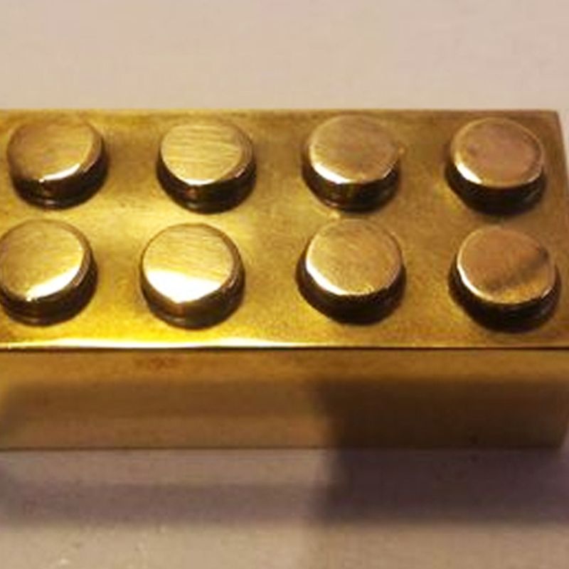 Gouden LEGO-steentje geveild voor ruim 18.000 euro - RTV Drenthe
