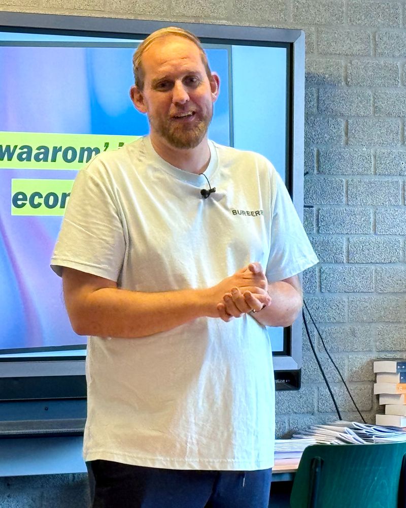 Leraar economie Rick Jansen reist als DJ de wereld over: 'In het ...