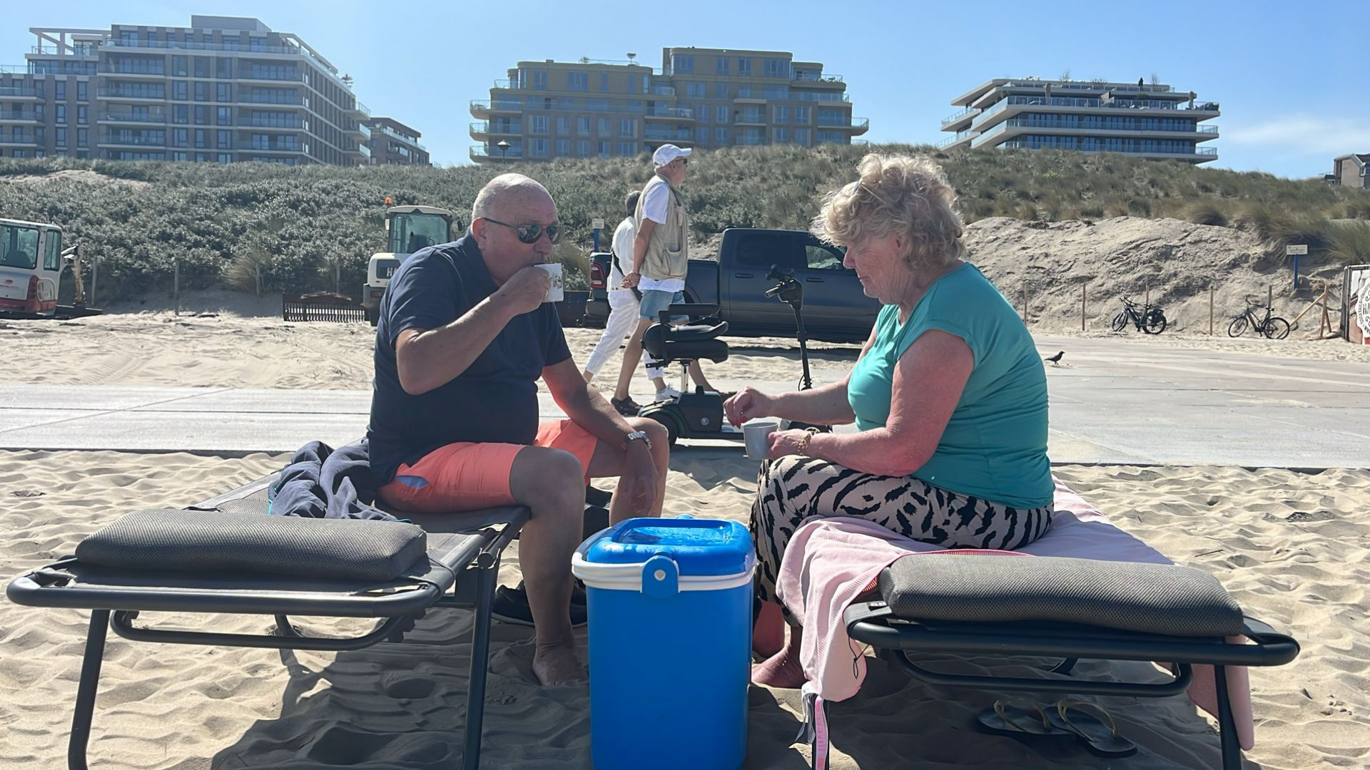 Tropisch weer | Volle stranden en terrassen - Waarschuwingen voor ...