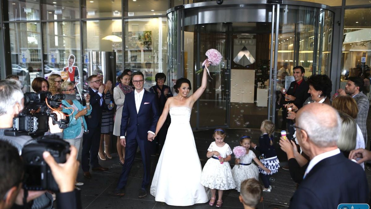 Weertse getrouwd in Vera Wang van Wendy van Dijk - L1 Nieuws