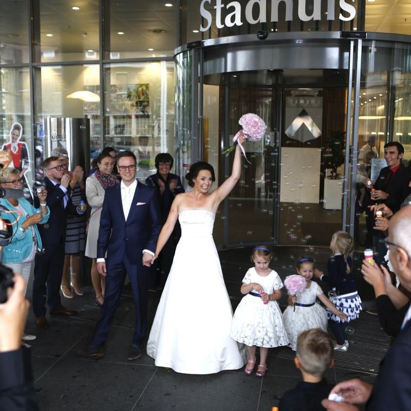 Weertse getrouwd in Vera Wang van Wendy van Dijk - L1 Nieuws