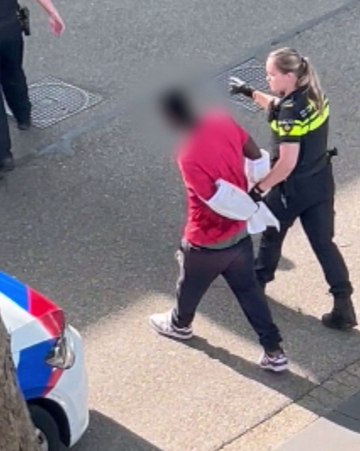VIDEO: Arrestatie moordverdachte gefilmd, man blijft langer vast ...