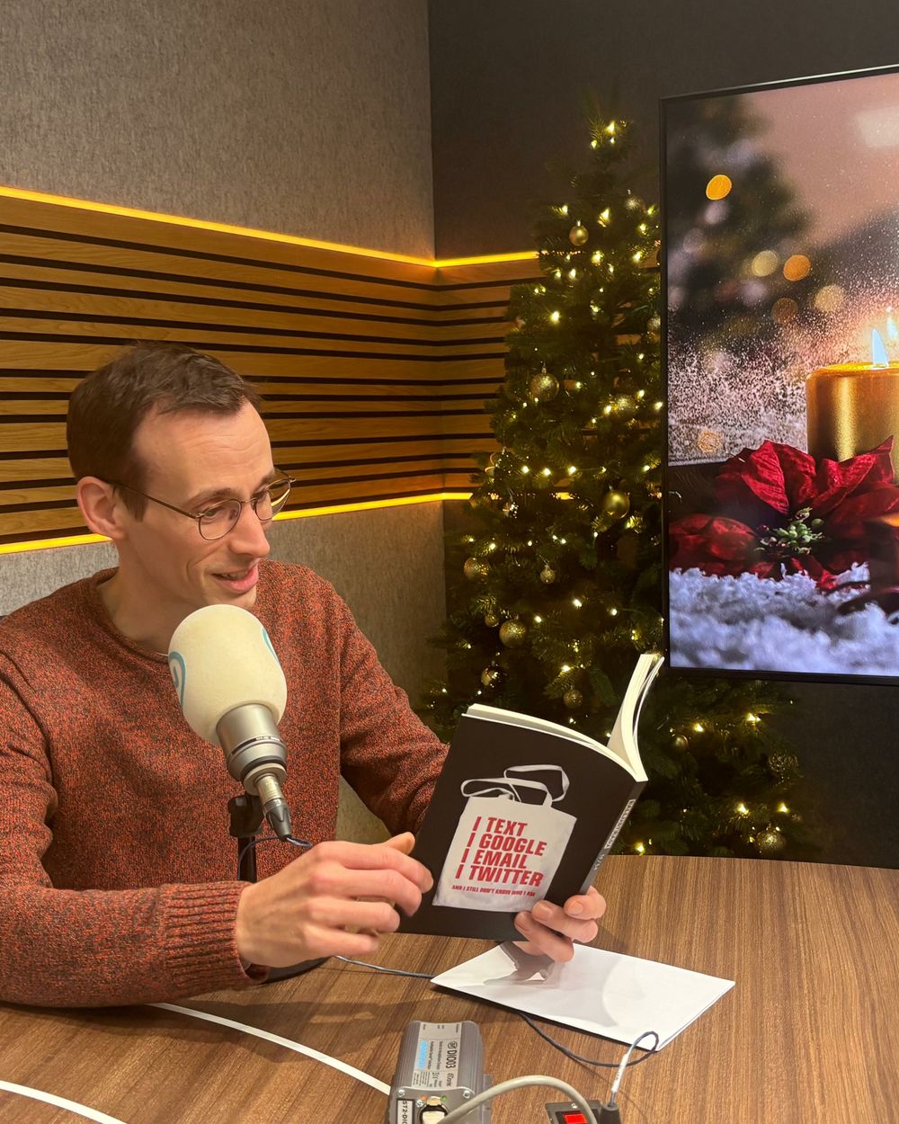 Stoempen tegen de wind: Jos Rouw brengt debuutroman uit - Omroep Zeeland
