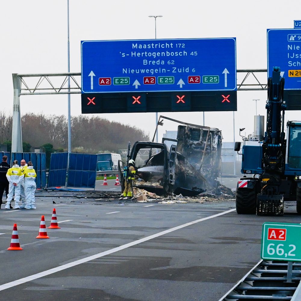 Twee doden bij ongeluk op A2 bij Nieuwegein, twee rijstroken weer open - RTV Utrecht