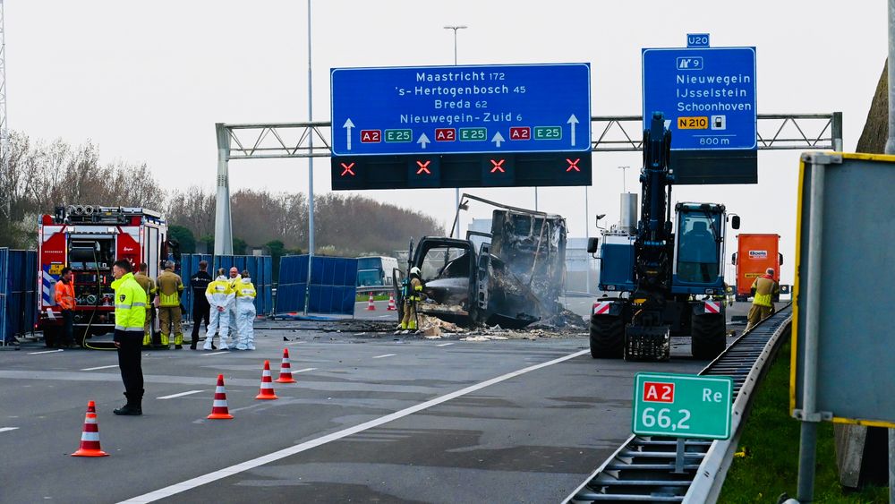 Twee doden bij ongeluk op A2 bij Nieuwegein, twee rijstroken weer open - RTV Utrecht