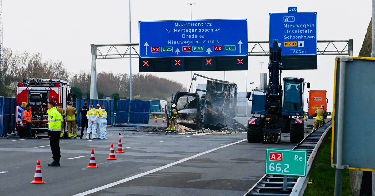 Twee doden bij ongeluk op A2 bij Nieuwegein, twee rijstroken weer open ...