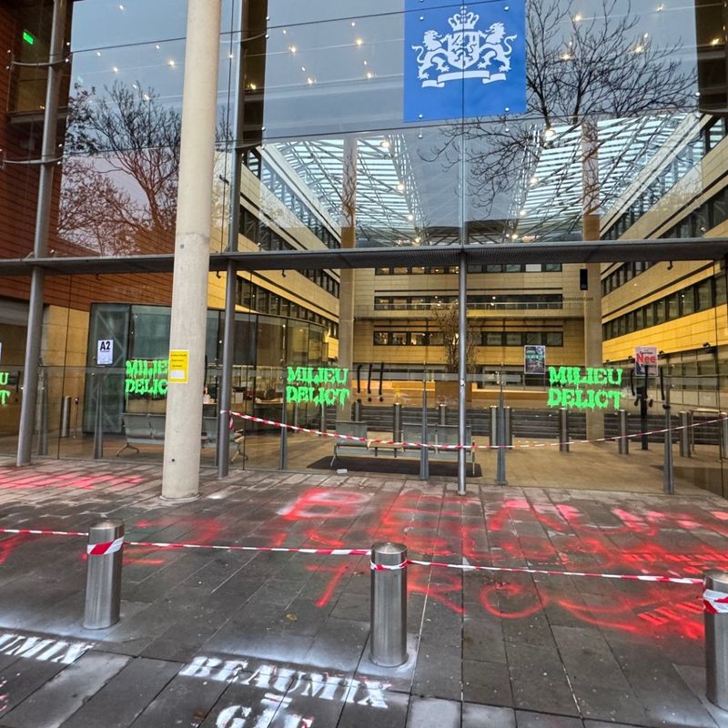Rijkswaterstaat doet aangifte tegen bekladders: 'Medewerkers waren bang' - L1 Nieuws