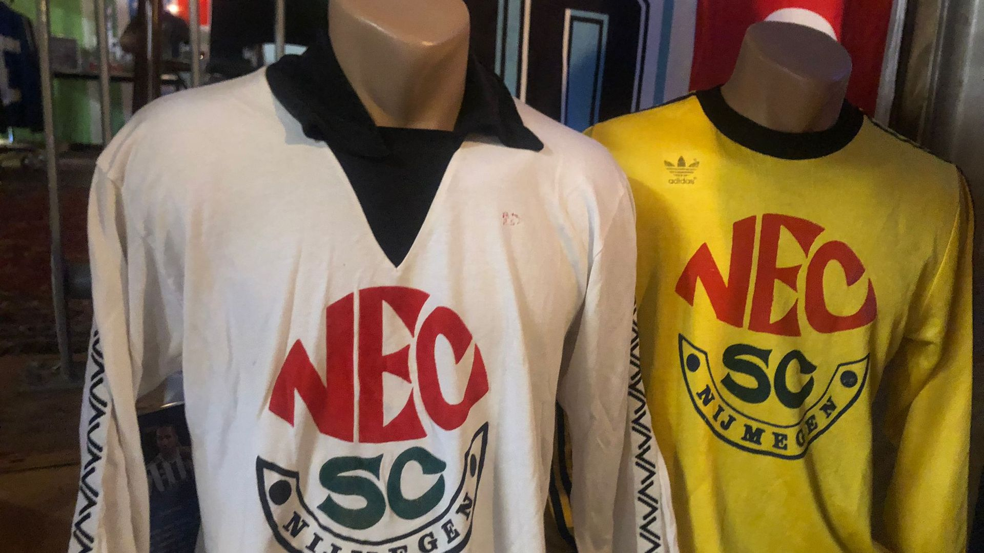 Geel NEC-shirt en andere gekkigheid in voetbalmuseum - Omroep Gelderland