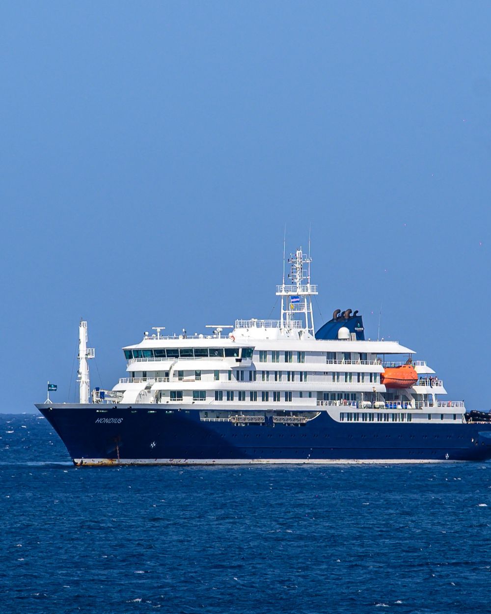 Pear út Haulerwyk ferstoarn nei firusútbraak op Nederlânsk cruiseskip ...