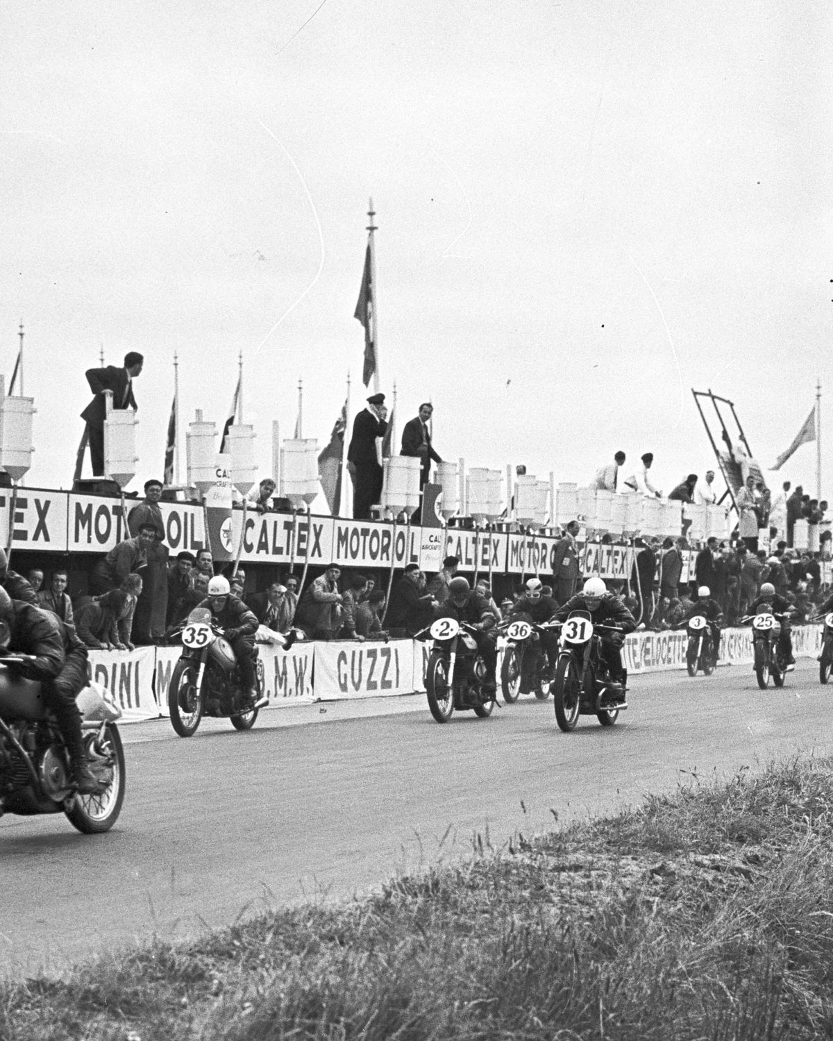 Half miljoen feestgeld in Assen: viering 100 jaar TT en 80 jaar ...