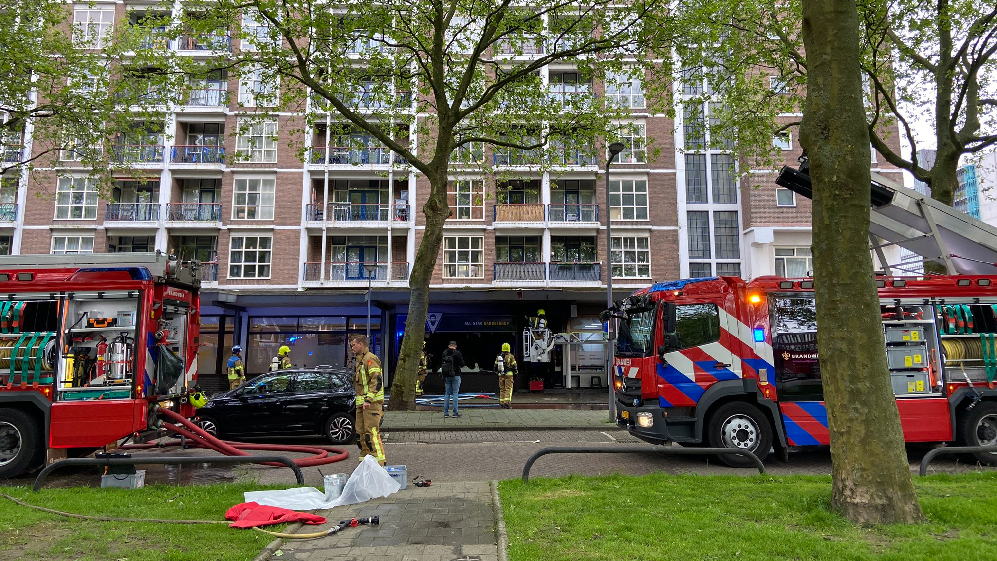 Grote brand in kapsalon: 'Kapper kon de brandende winkel niet uit, hij ...