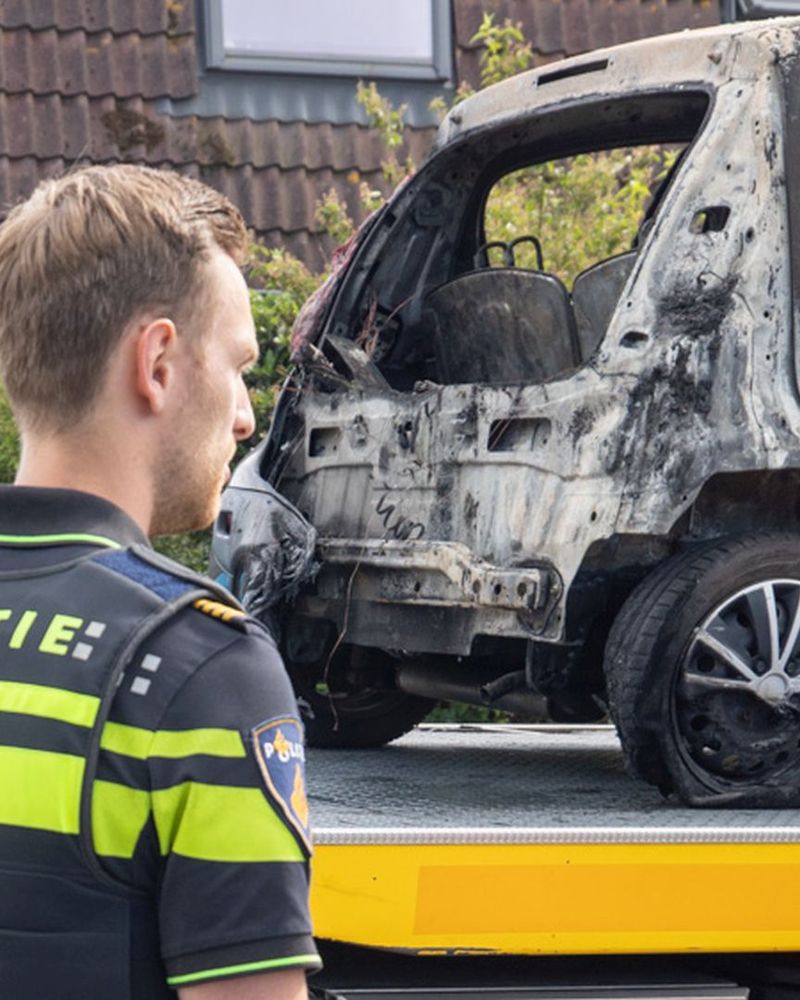Wat is er toch aan de hand in Eemnes? Vijfde autobrand in korte tijd ...