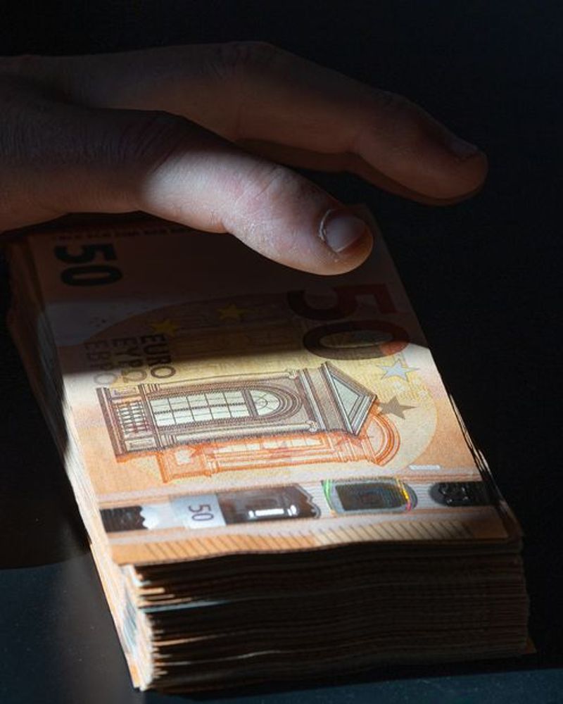 Twee Venlonaren die zich voordeden als bankmedewerker hoeven niet meer ...