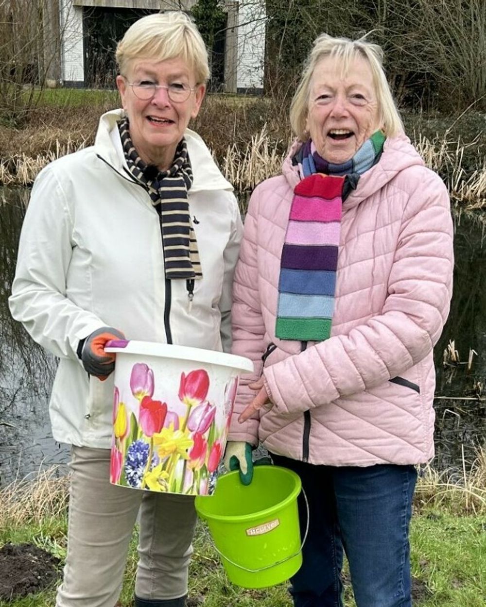 Alma en Anne-Rose springen al 39 jaar voor auto's om padden te redden ...