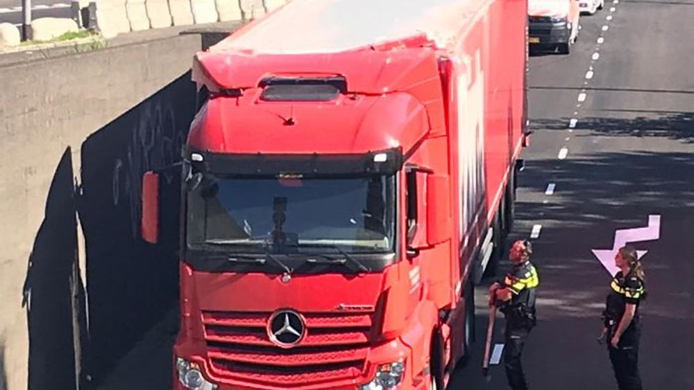 Maastunnel afgesloten geweest door vastgereden vrachtwagen - Rijnmond