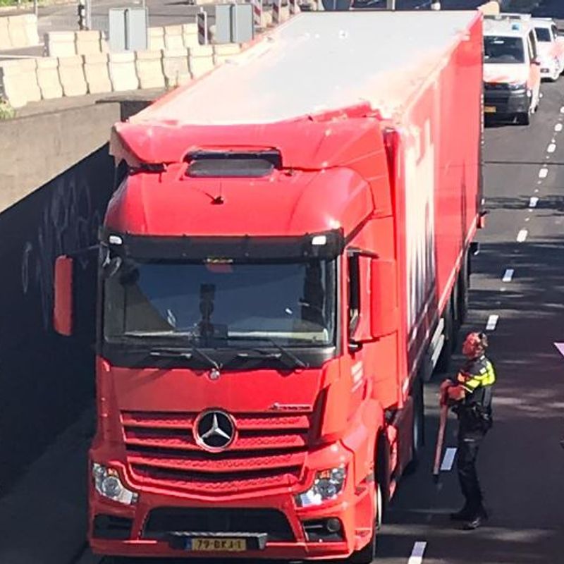 Maastunnel afgesloten geweest door vastgereden vrachtwagen - Rijnmond