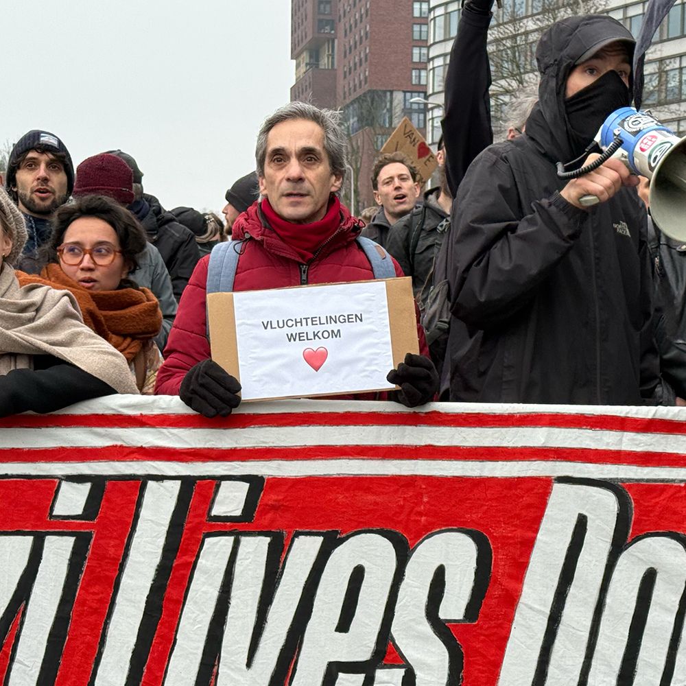Azc-protest van NVU in Utrecht overstemd door tegendemonstratie: ‘Ik ...
