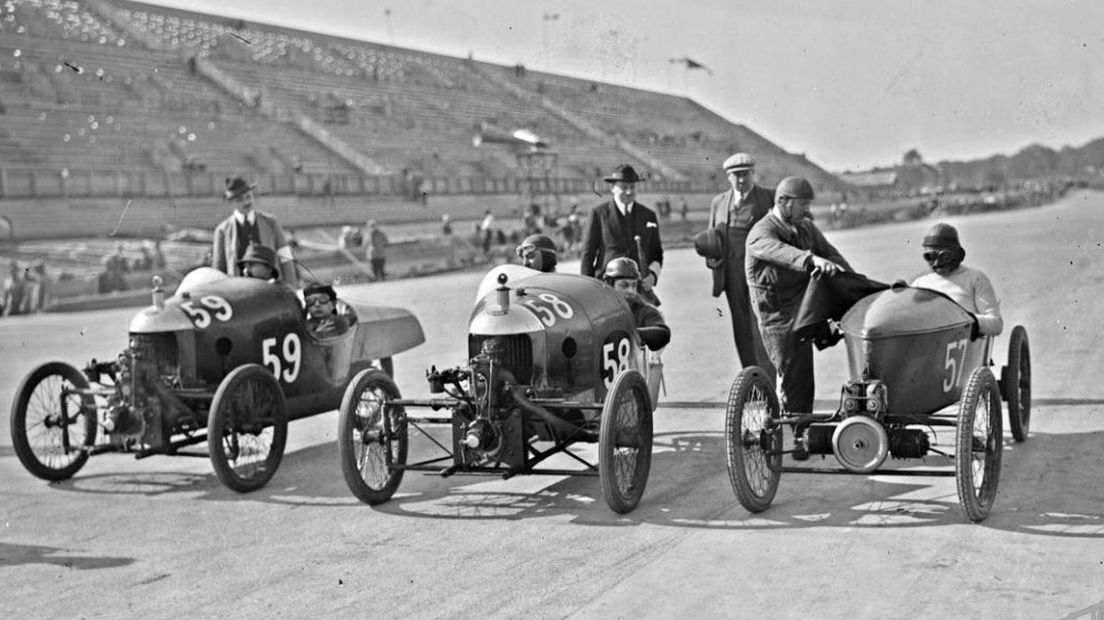 Opgebouwd van het wrak van een motorfiets: hoe veroverde de cyclecar de ...