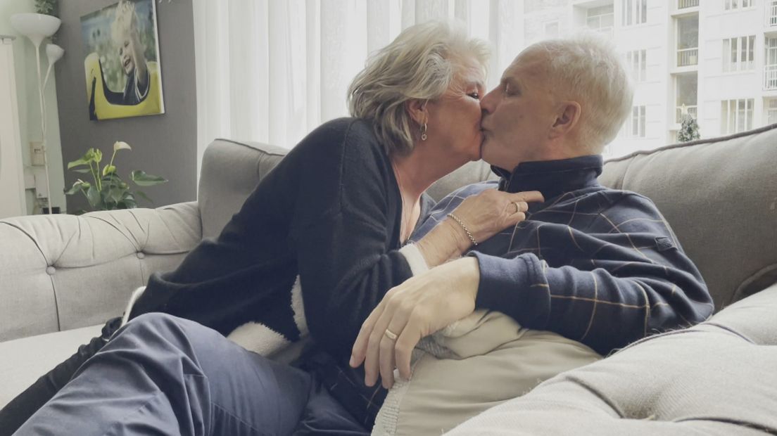 Fred wordt verrast door chronisch zieke vrouw Kitty: 'Hij wordt soms ... Fred wordt verrast door chronisch zieke vrouw Kitty: 'Hij wordt soms ...