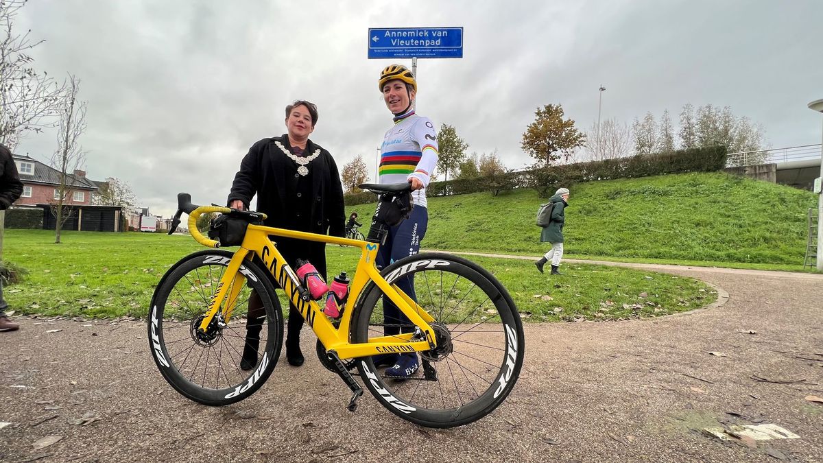 Annemiek van Vleuten opent Annemiek van Vleutenpad in Vleuten - RTV Utrecht