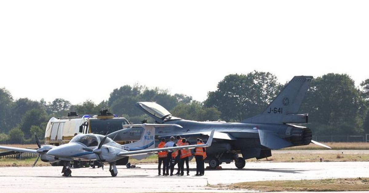 Gestrande F-16 blijft nog wel even op luchthaven Eelde: 'Trekt veel ...