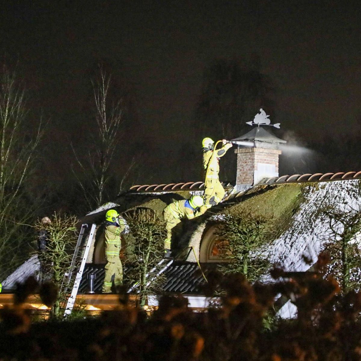 Grote inzet bij schoorsteenbrand• brand in schuur - Omroep Gelderland