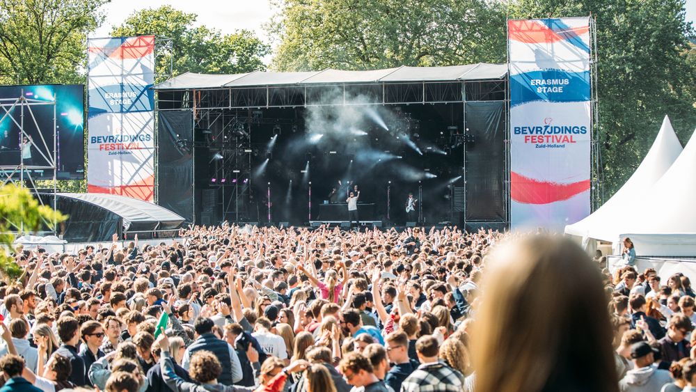 Sfeervol maar erg druk op Bevrijdingsfestival: is het Park bij de Euromast nog wel geschikt ...