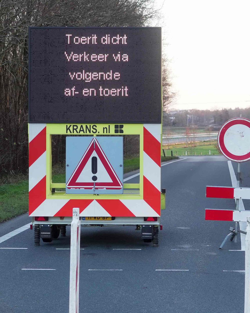 A28 dagenlang deels dicht door vorst: 'Niet tegenop te strooien' - RTV ...