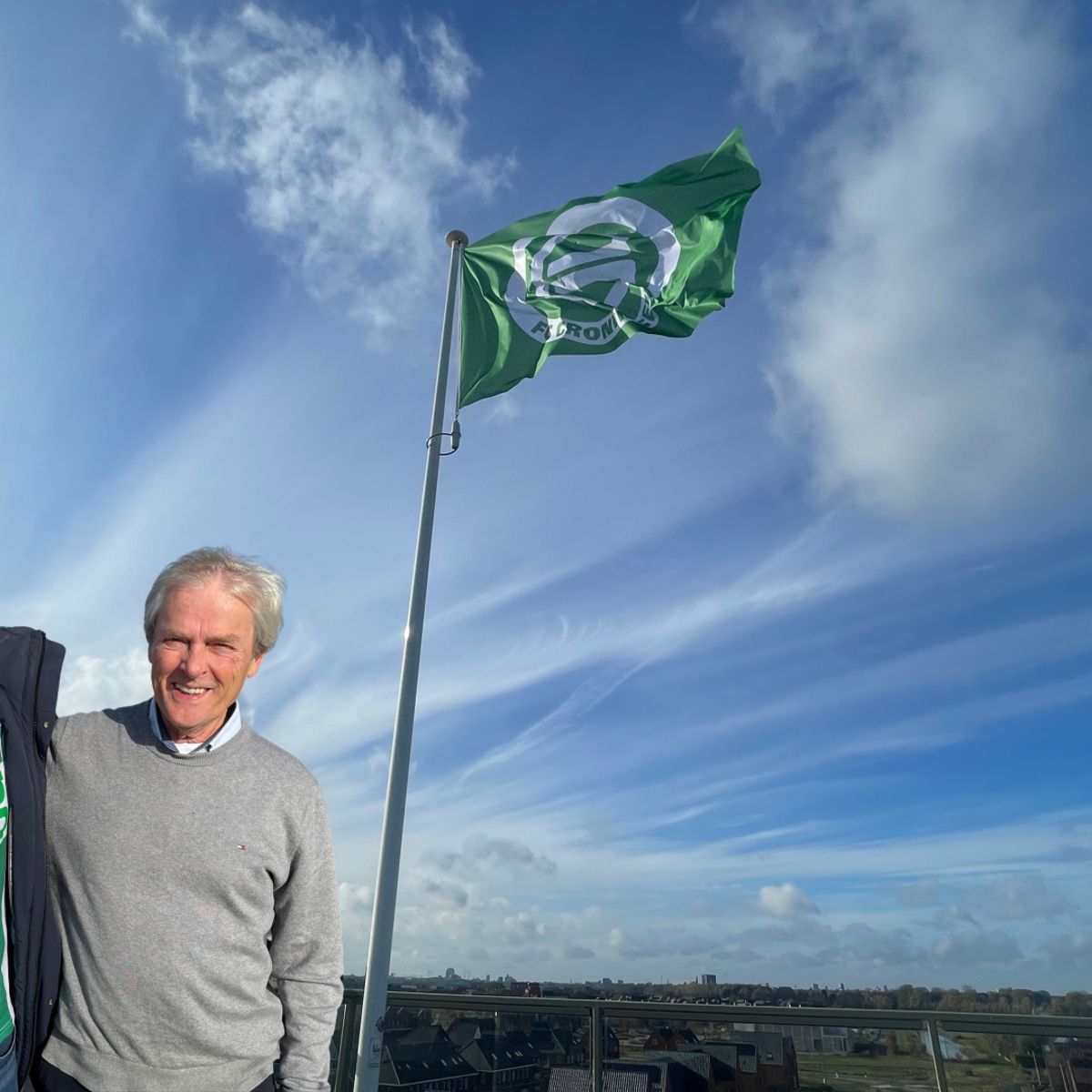 Riewing Pilon hijst FC Groningen-vlag voor supporters in Meerstad: 'Ik ...
