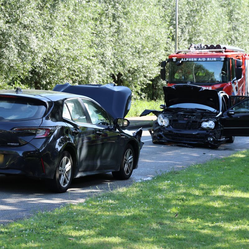 Gewonden na frontale botsing, bestuurder aangehouden - Omroep West