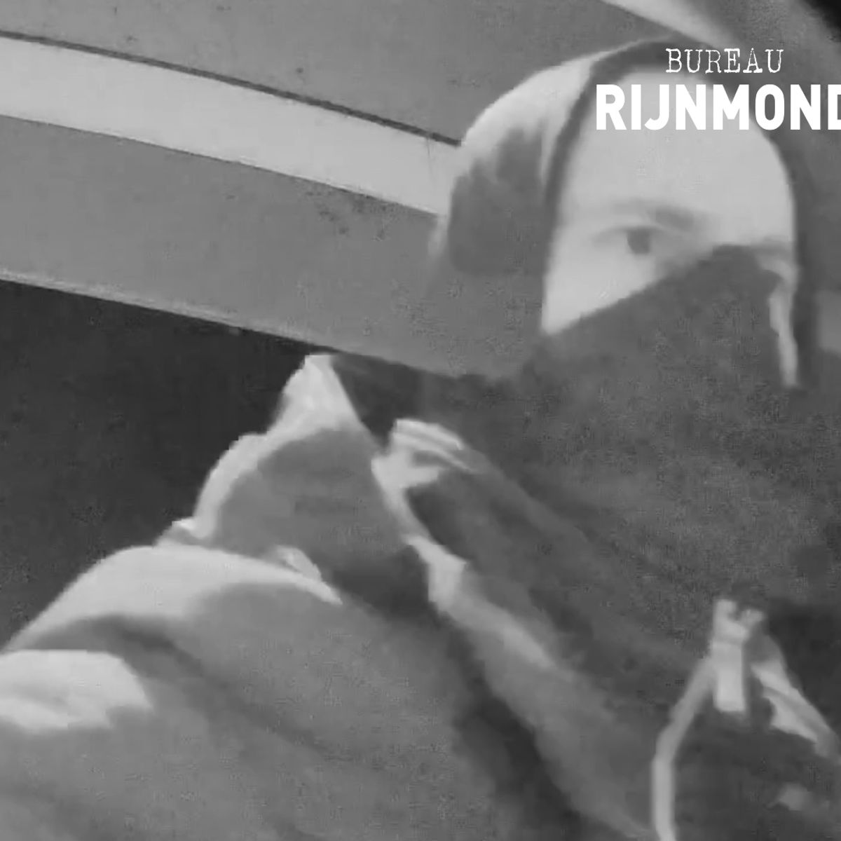 Pinnende vrouw bedreigd en mishandeld door man met vuurwapen - Rijnmond