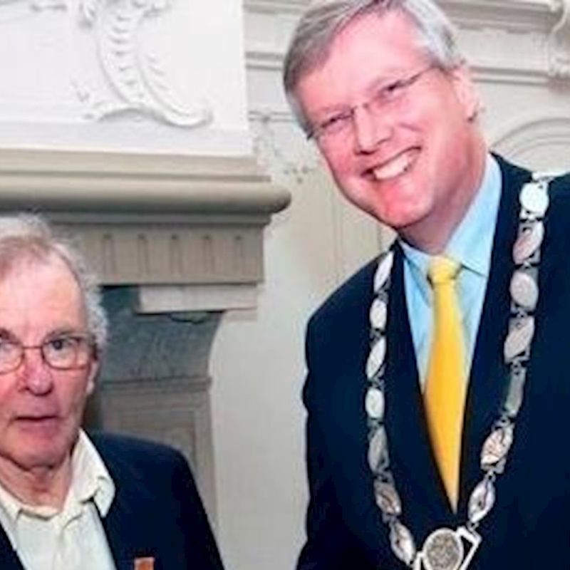 Johan Bouwmeester uit Deventer Ridder in de Orde van Oranje-Nassau - Oost