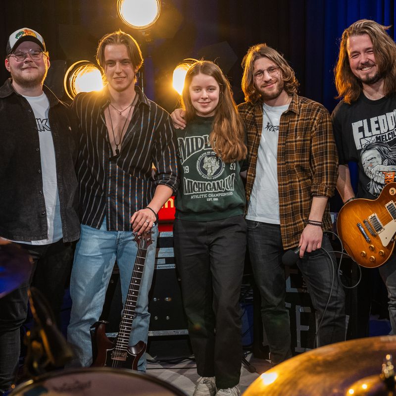 Angry Chair geeft eigen draai aan Seattle grunge met debuutalbum 'Hole ...