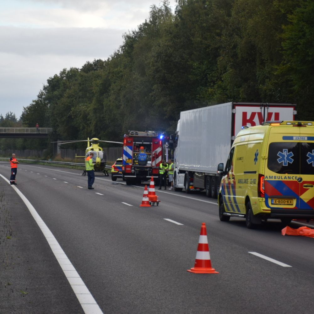 A73 bij Venray dicht na ongeval met auto en vrachtwagen - L1 Nieuws