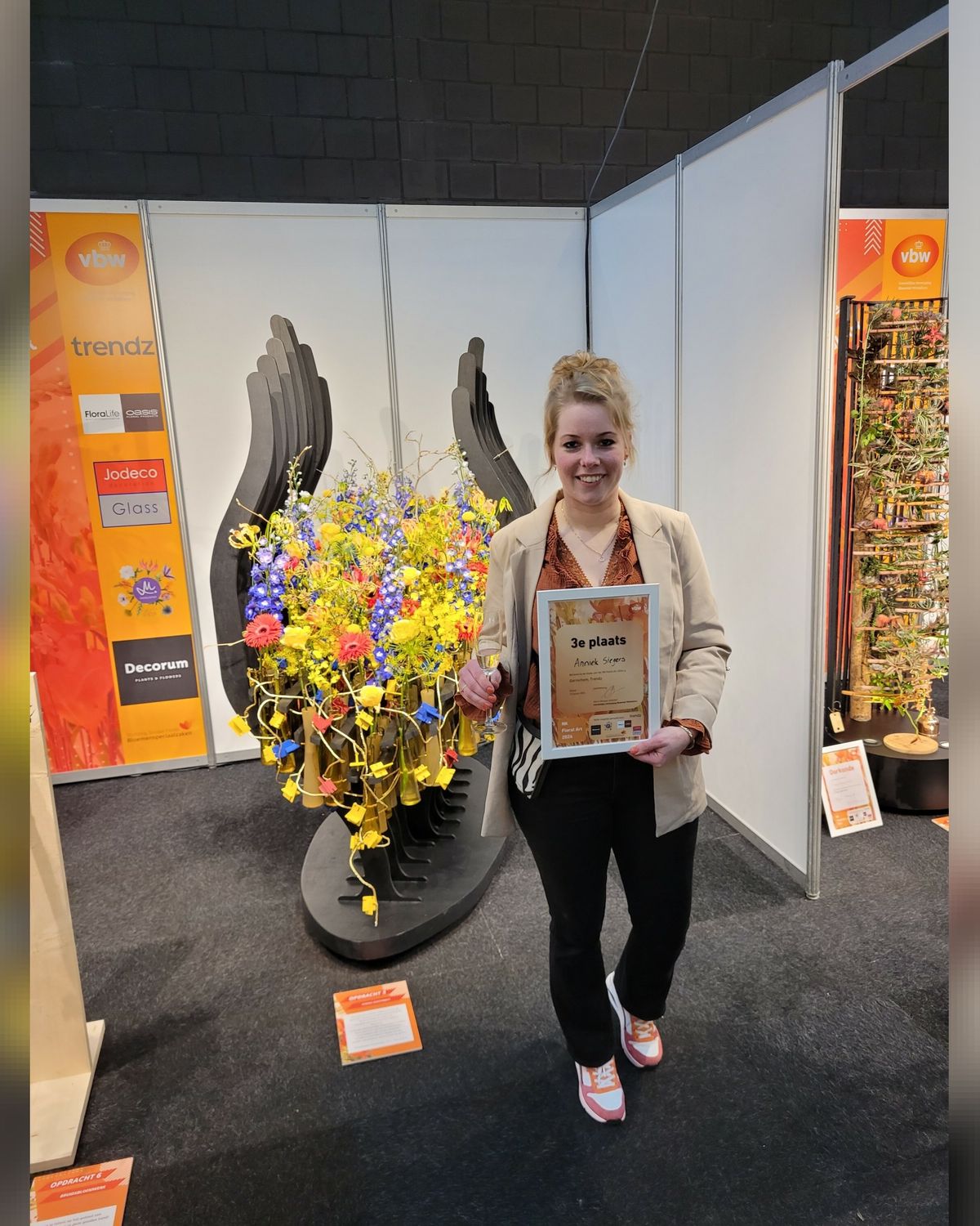 Anniek Siegers uit Norg behoort tot de drie beste bloemschikkers van ...