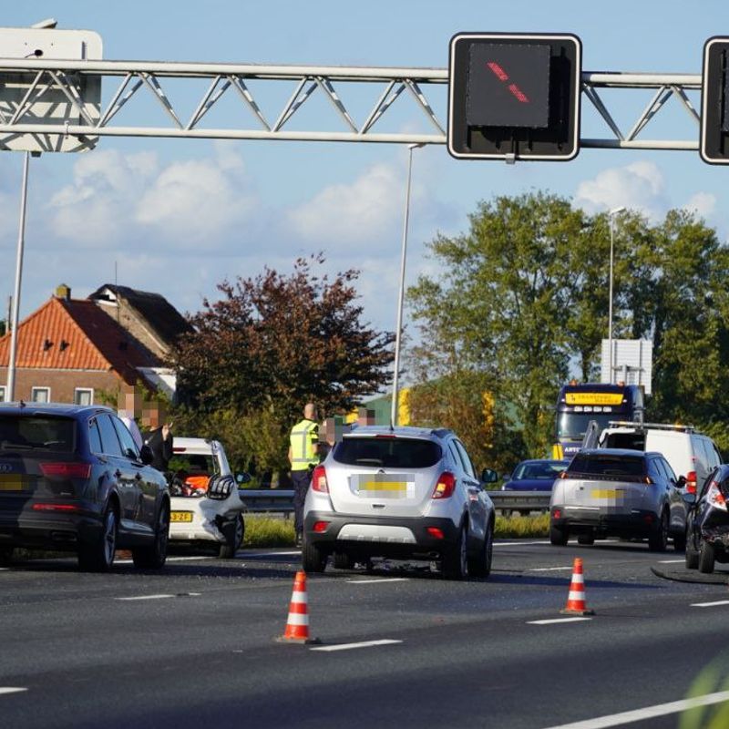 Lange file op A28 na ongeval met meerdere voertuigen - Oost