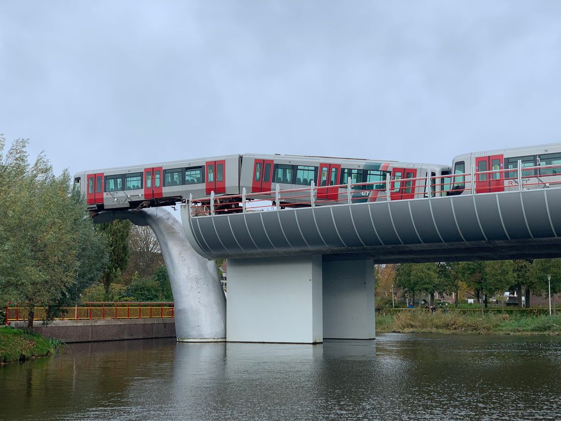 Dit weten we tot nu toe over het bizarre metro-ongeluk in Spijkenisse ...