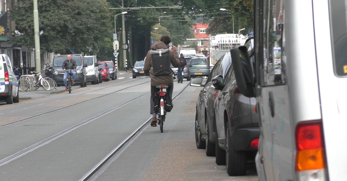 Goudenregenstraat moet op de schop, maar buurt en politiek oneens over ...
