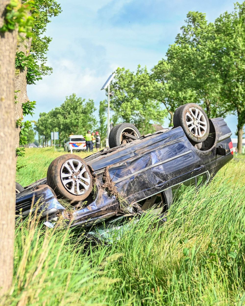 Auto slaat over de kop op de Strjitwei (N354) bij Tjerkgaast - Omrop ...