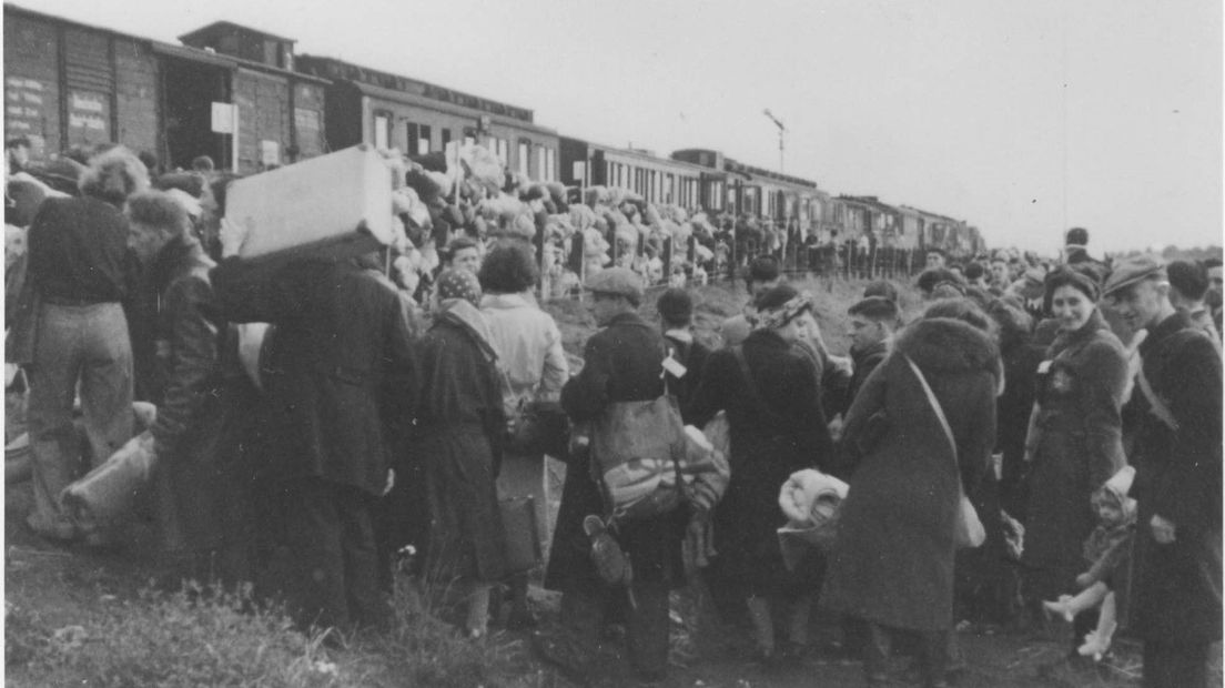 Vijf Drentse foto's bij foto-expositie over Tweede Wereldoorlog - RTV ...