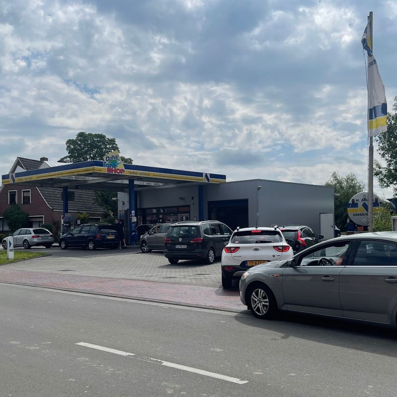 In de rij voor goedkopere benzine in Duitsland: 'We maken er maar een ...