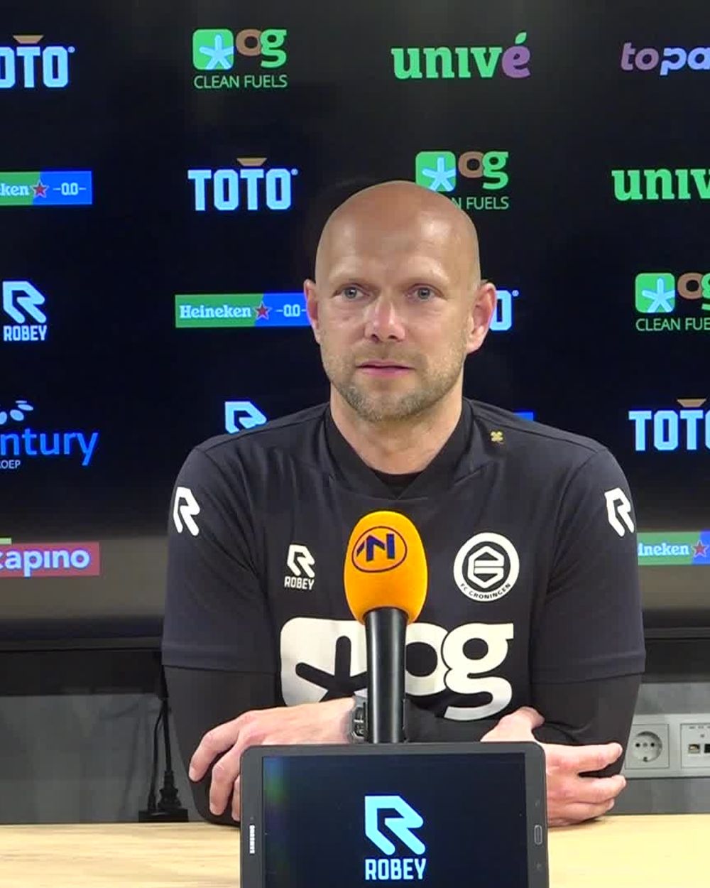 Van der Ree past trainingen FC Groningen aan: 'Het moet niet saai en ...