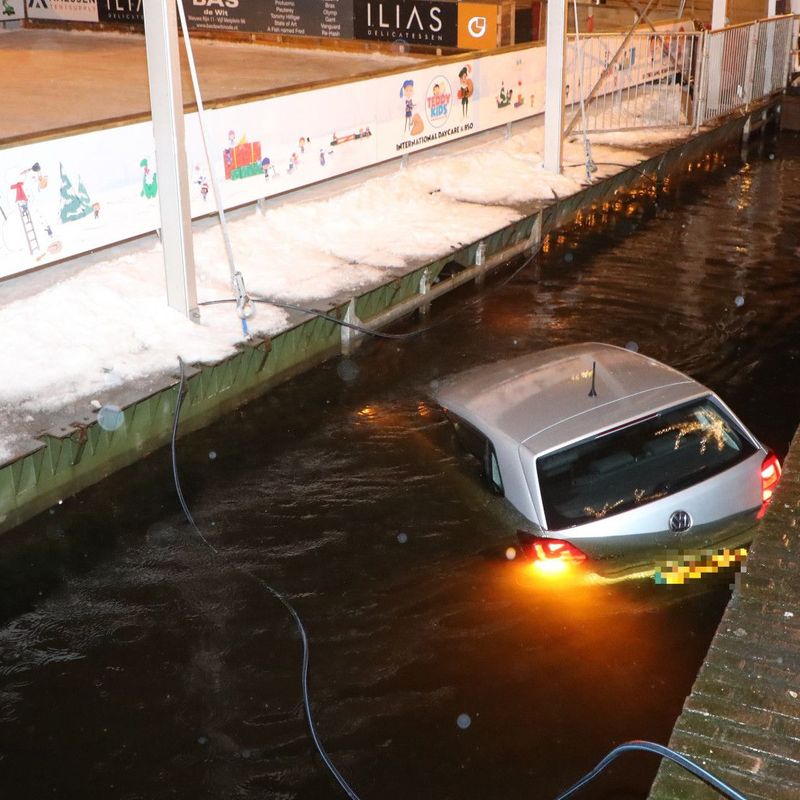 Ongelukken door nieuwe gladheid: 'Blijf thuis als je niet de weg op hoeft' - Omroep West