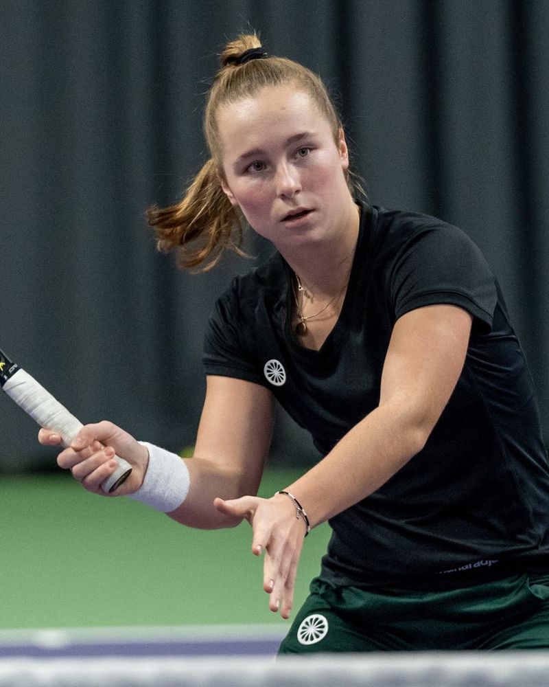 Tennistalent Sarah van Emst haalt voor het eerst kwartfinale ITF ...