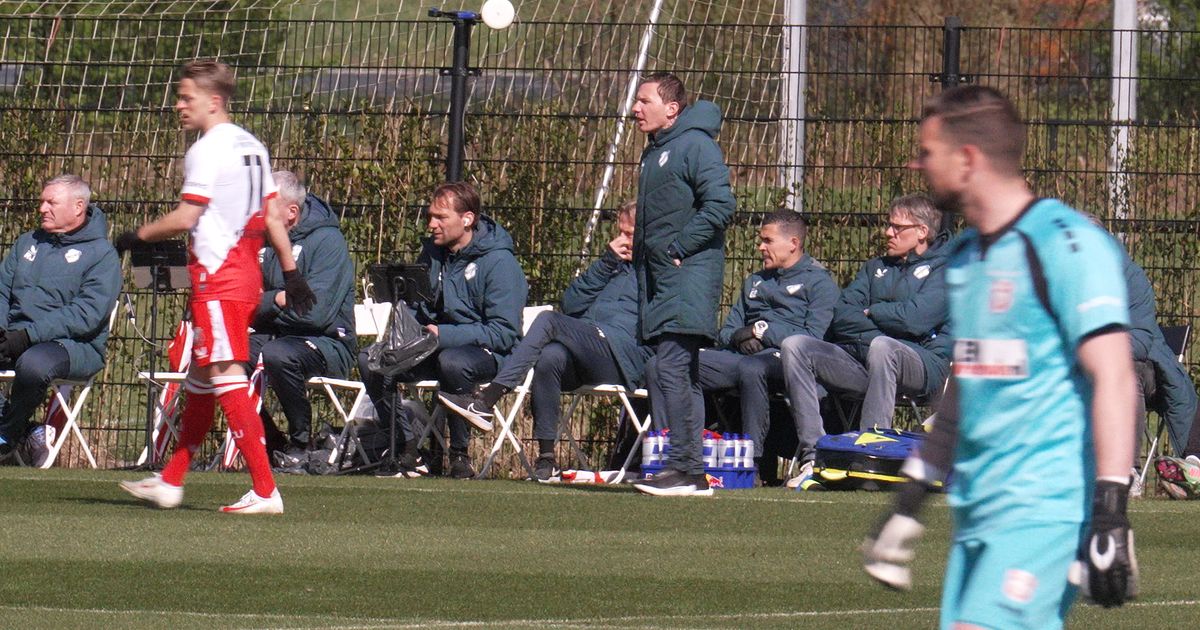 Assistent-trainer Kevin van Veen leidt FC Utrecht bij zijn examen naar ...