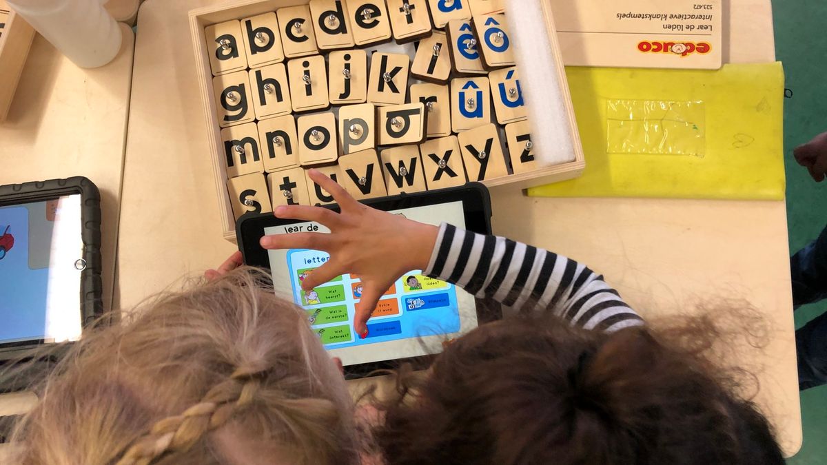 Kinderen leren Friese taal met nieuwe lesmethode 'Lear de Lûden ...
