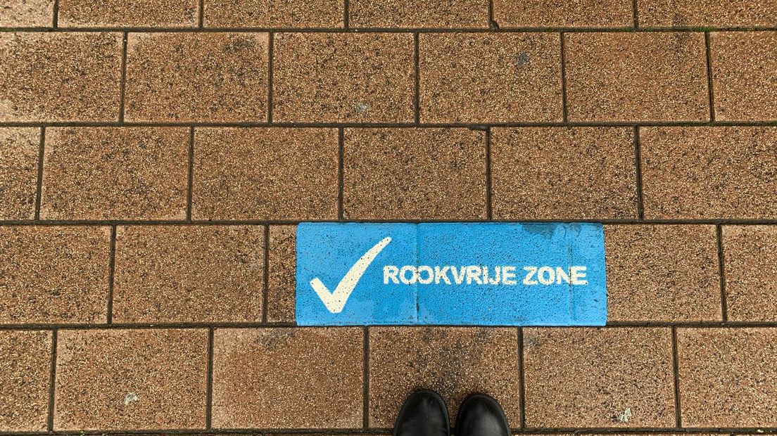 Uitslag poll: kleine meerderheid wil meer rookvrije zones in Rotterdam ...