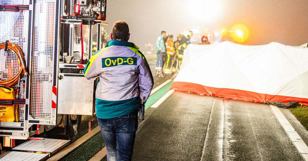 Vrouw (22) overleden bij ongeluk in dichte mist bij Makkinga - Omrop Fryslân